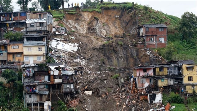 Deslizamiento de tierra en Colombia, dejó hasta ahora 11 muertos y 20 ... Deslizamiento de tierra en Colombia, dejó hasta ahora 11 muertos y 20 ...