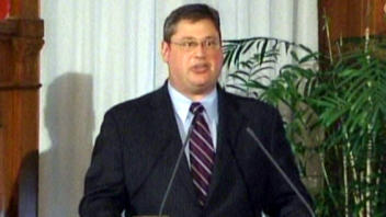 Les relations s'embrasent | Radio-Canada