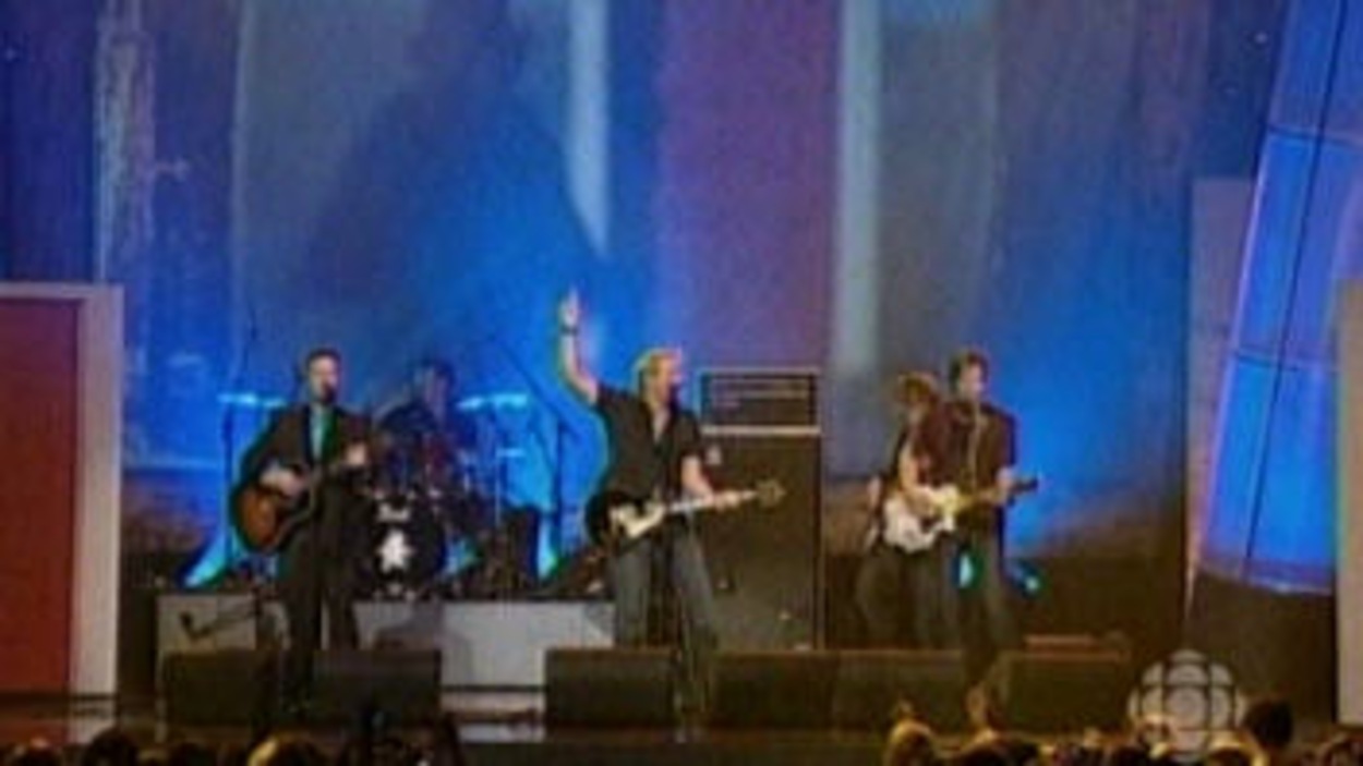 Doc Walker vole la vedette | Radio-Canada