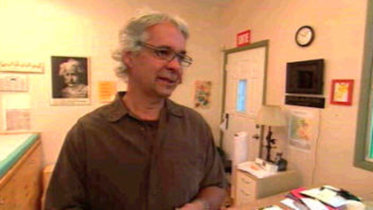 Québec prolonge son aide au Dr Julien | Radio-Canada