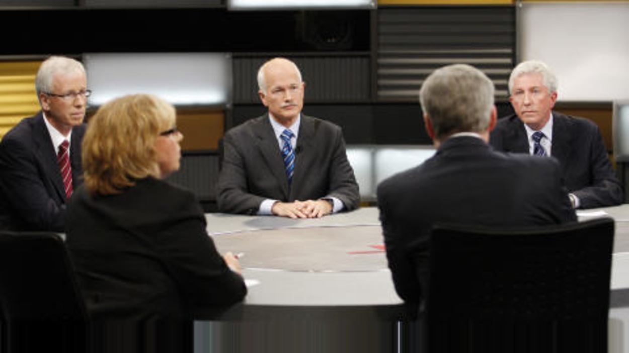 Nouvelle charge contre Harper | Radio-Canada