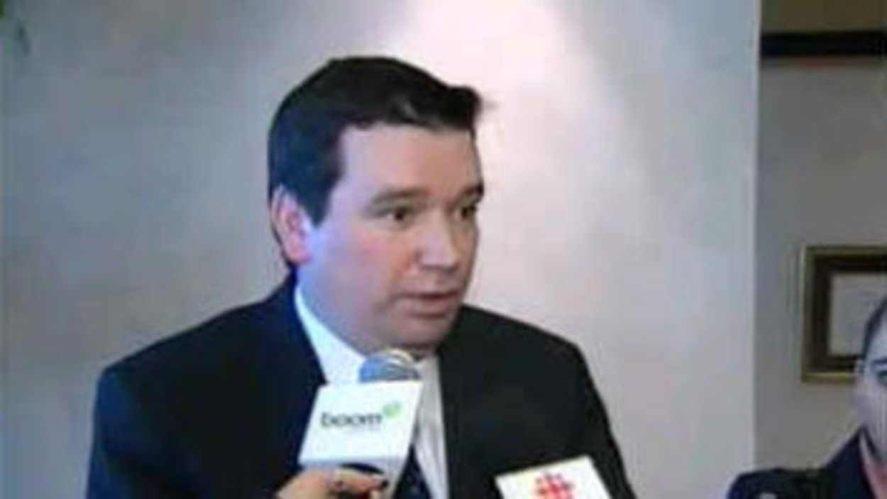 Christian Paradis écorche Paule Brunelle | Radio-Canada