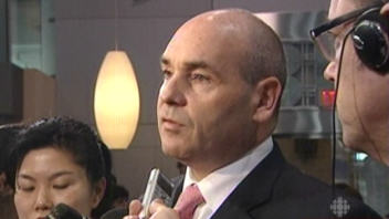 Smitherman courtise les gens d'affaires | Radio-Canada