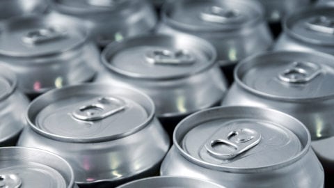 Les cannettes montrées du doigt | Radio-Canada