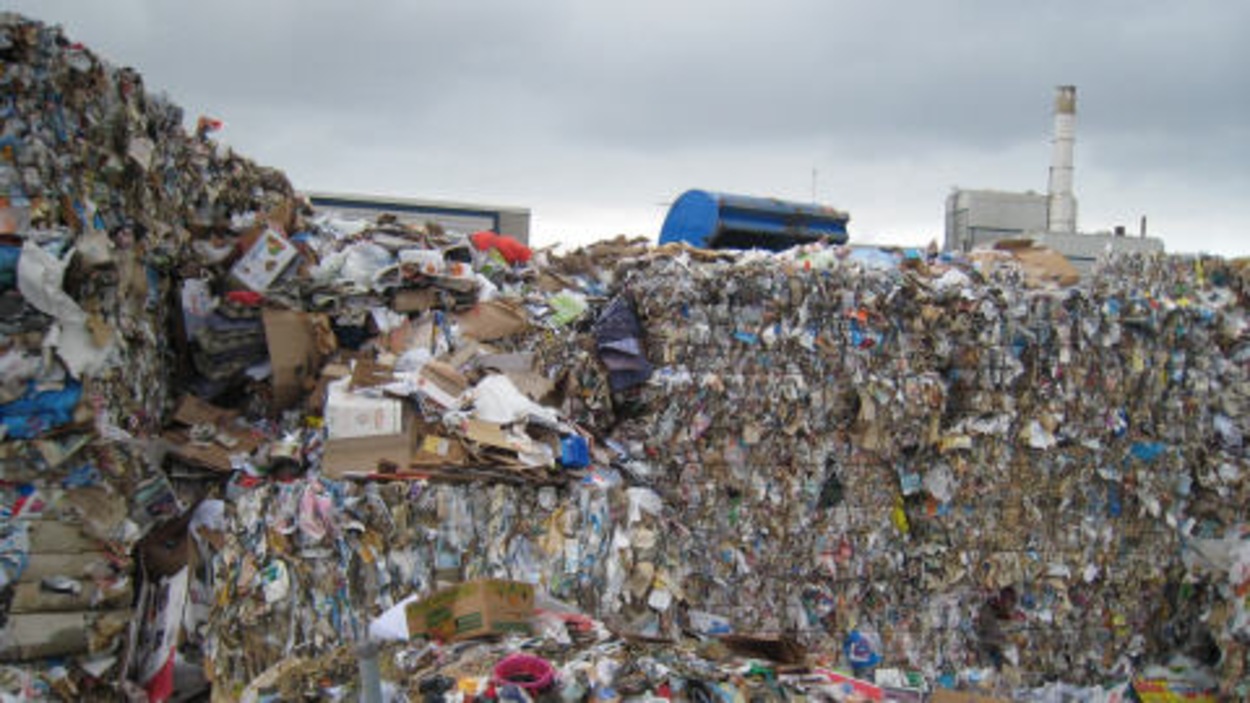 Montréal aide le Centre de tri à sortir du gouffre | Radio-Canada