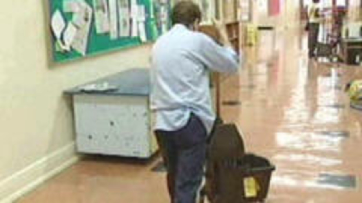 Amiantose: défense de brosser les planchers | Radio-Canada