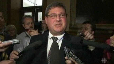 Les faux pas du ministre Caplan | Radio-Canada