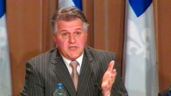 Le ministre Lessard presse les élus de s'entendre | Radio-Canada