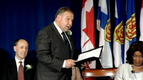 Darrell Dexter présente son équipe | Radio-Canada