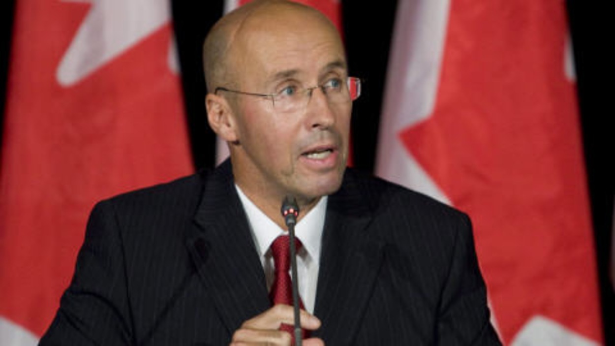 Kevin Page revoit les prévisions de Jim Flaherty | Radio-Canada