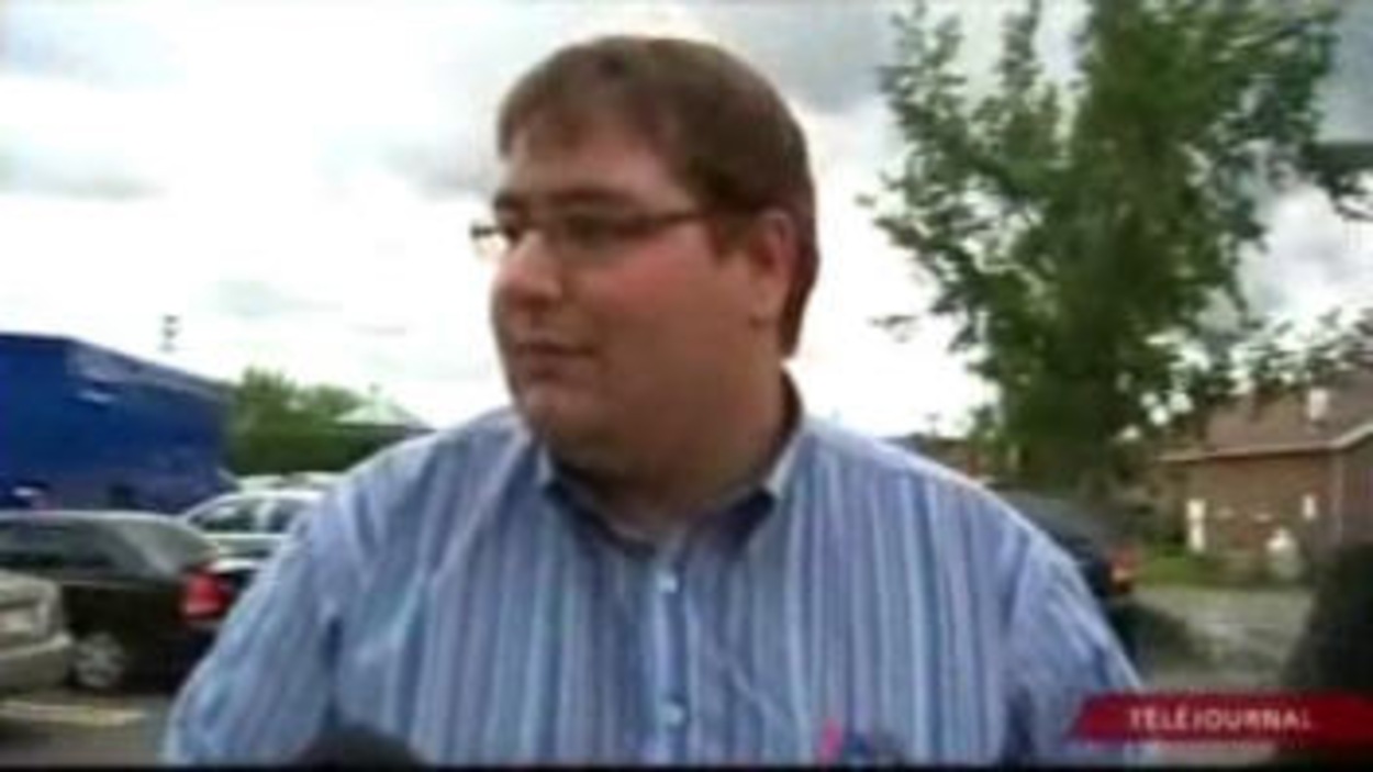 Éric Béchard entend rester | Radio-Canada