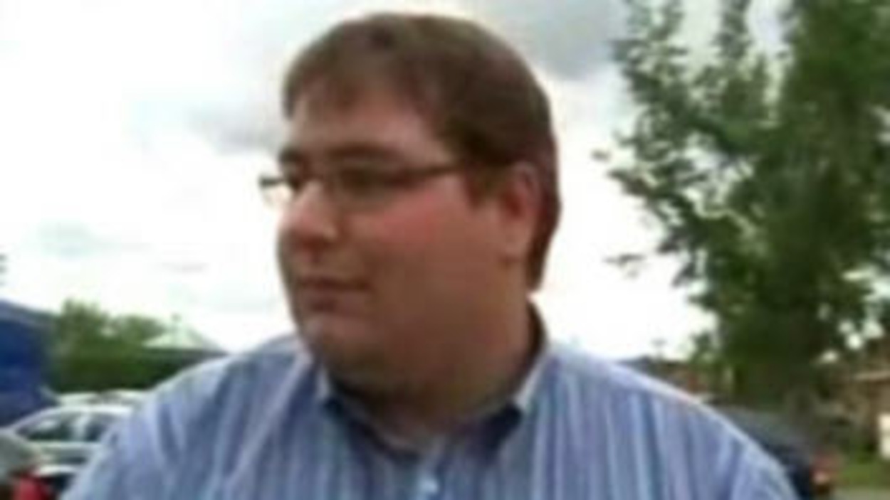 Éric Béchard cède son siège | Radio-Canada