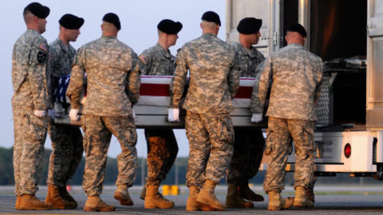 Retour d'un soldat mort au combat | Radio-Canada