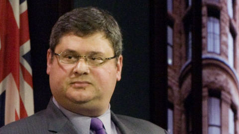 Le ministre Caplan démissionne | Radio-Canada