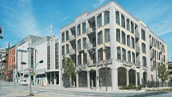 La famille Labonté présente son nouvel édifice | Radio-Canada