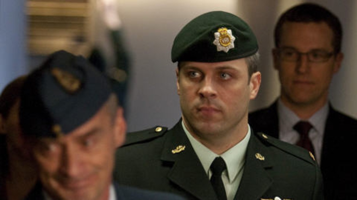 Début du procès de Robert Semrau | Radio-Canada