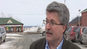 Dr Luc Comtois ramené à l'ordre | Radio-Canada