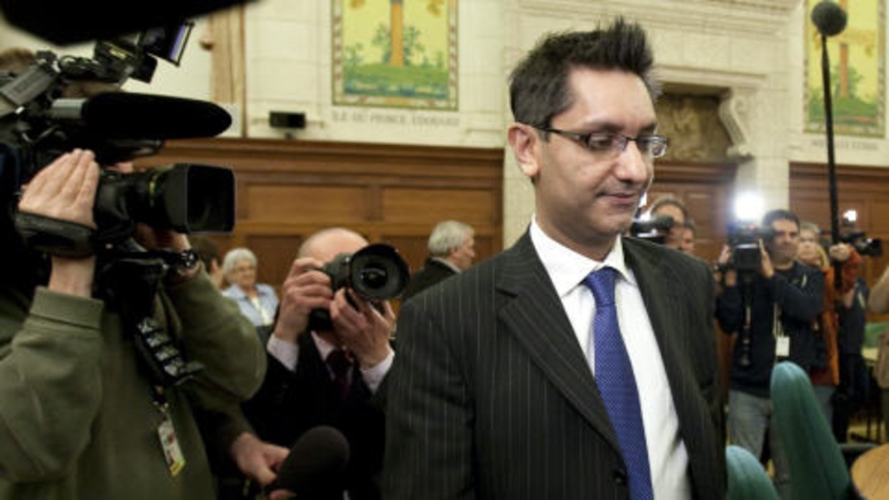 Nazim Gillani contredit Rahim Jaffer | Radio-Canada