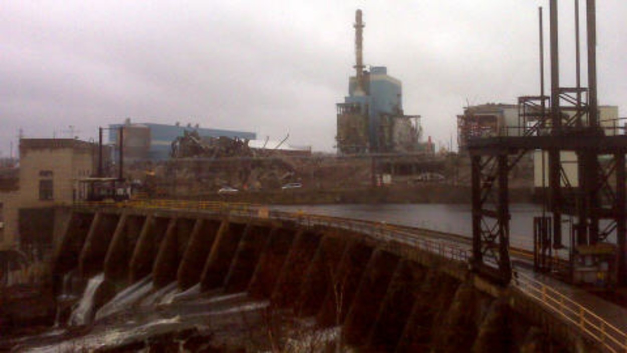 Dynamitage à l'ancienne usine de Tembec | Radio-Canada