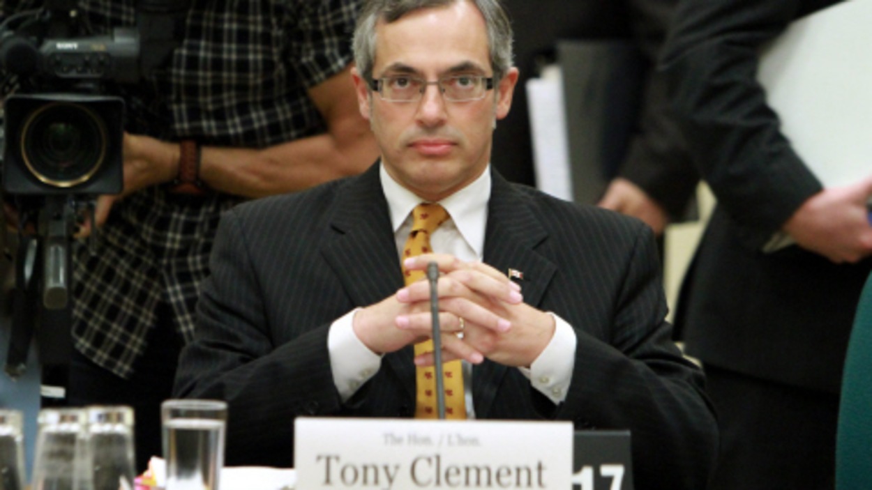 Le ministre Clement persiste et signe | Radio-Canada