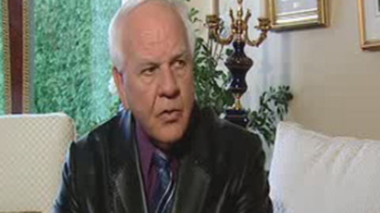 Robert Labine saute dans l'arène | Radio-Canada