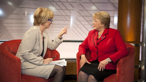Michelle Bachelet, une femme d'honneurs | Radio-Canada