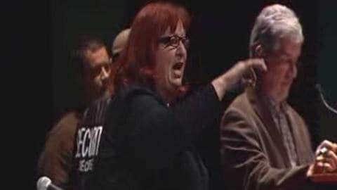 Débat à la mairie perturbé | Radio-Canada