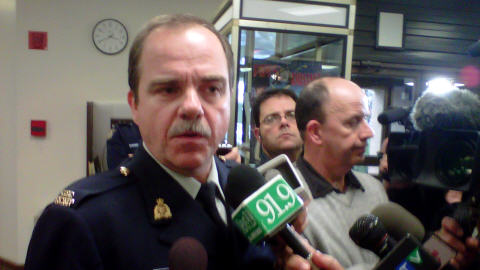 À la recherche de nouveaux indices | Radio-Canada