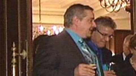 Des proches du maire déplorent le départ de Guy Renaud | Radio-Canada