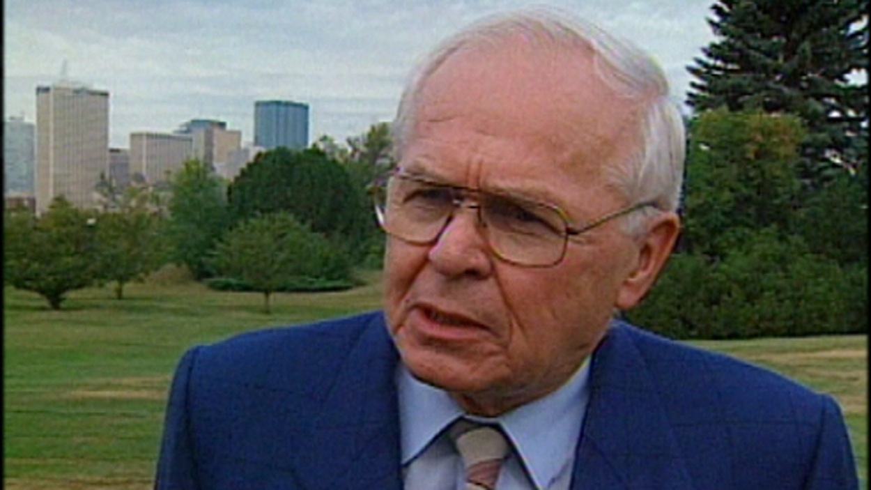 L'ancien politicien Doug Roche en lice pour le Nobel de la paix | Radio ...