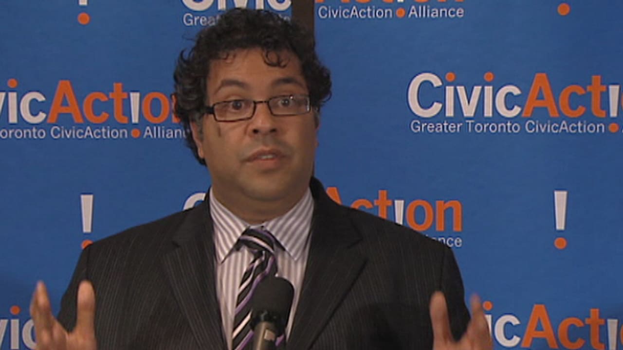 Billet d'avion gratuit : Naheed Nenshi se justifie | Radio-Canada