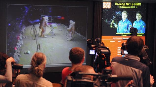 Des astronautes simulent une sortie sur Mars | Radio-Canada