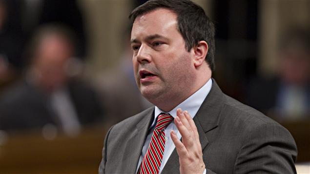 Le ministre Kenney présente des excuses | Radio-Canada