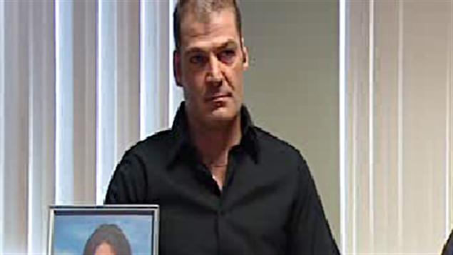 Le père d'une adolescente décédée veut des réponses à ses questions ...