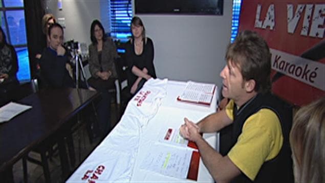 Des membres des médias sherbrookois chanteront pour la vie | Radio-Canada