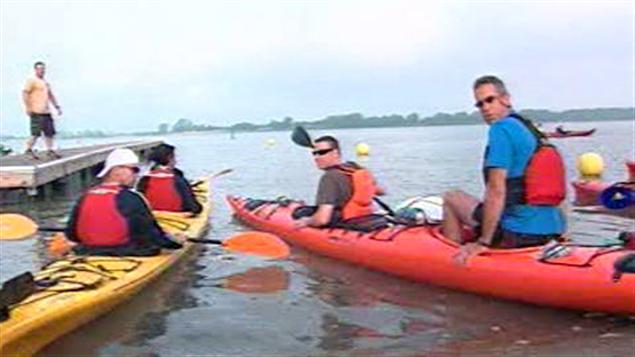 Ottawa n'obligera pas à immatriculer canots et kayaks | Radio-Canada