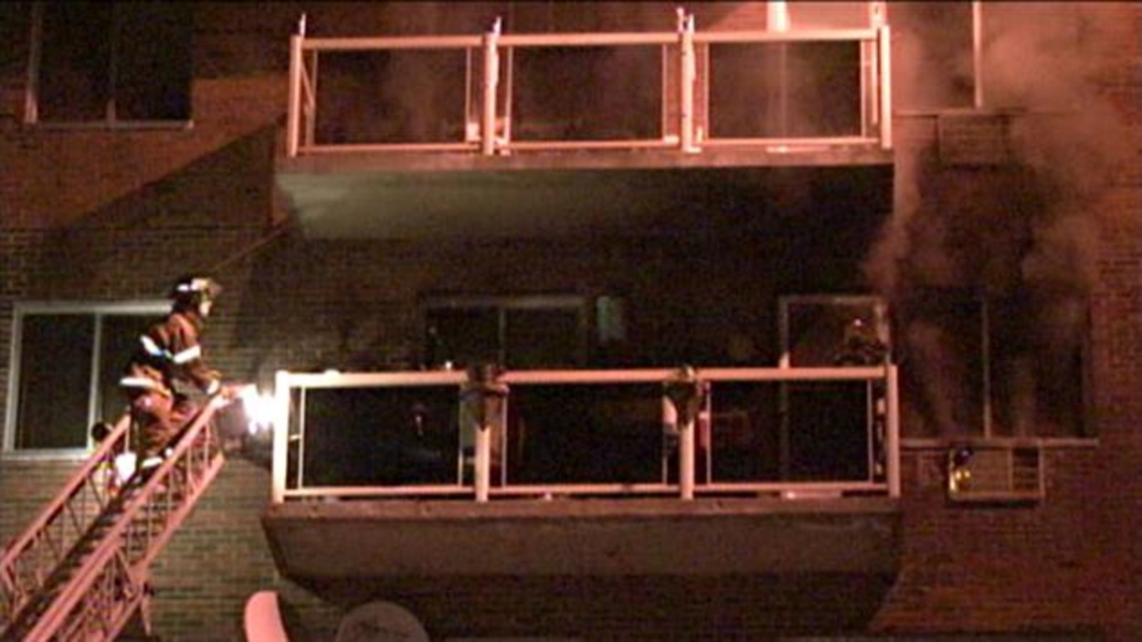 Incendie aux Jardins Radisson du secteur Mont-Bleu | Radio-Canada