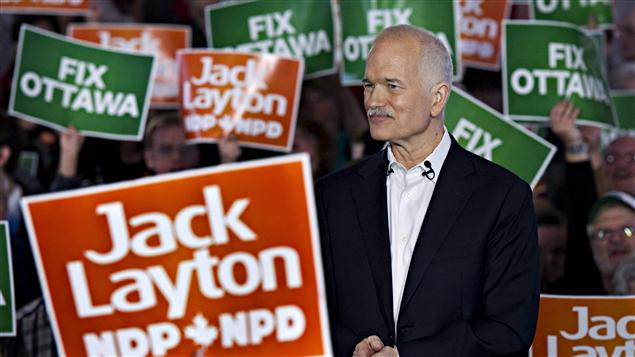 Layton s'en prend au PCC et au PLC | Radio-Canada