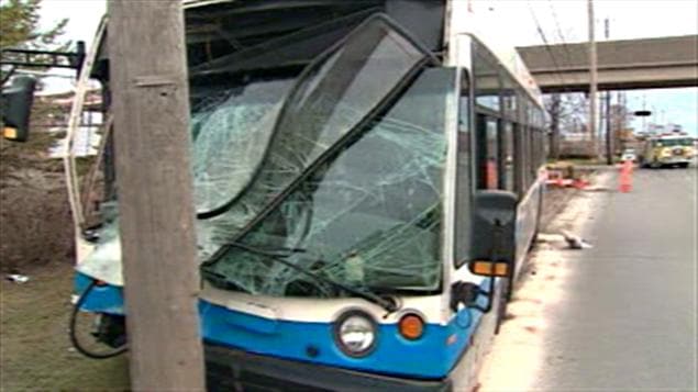 Un autobus de la STM impliqué dans un accident | Radio-Canada