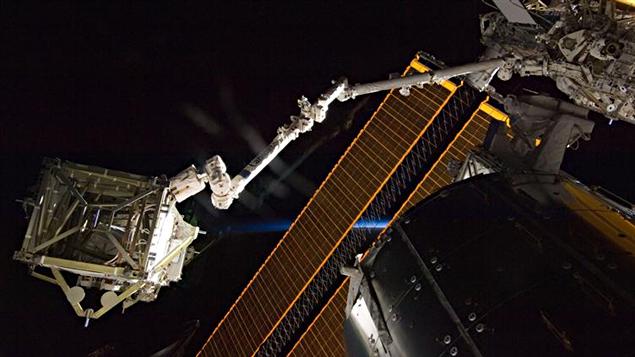 Dix chandelles pour le Canadarm2 | Radio-Canada