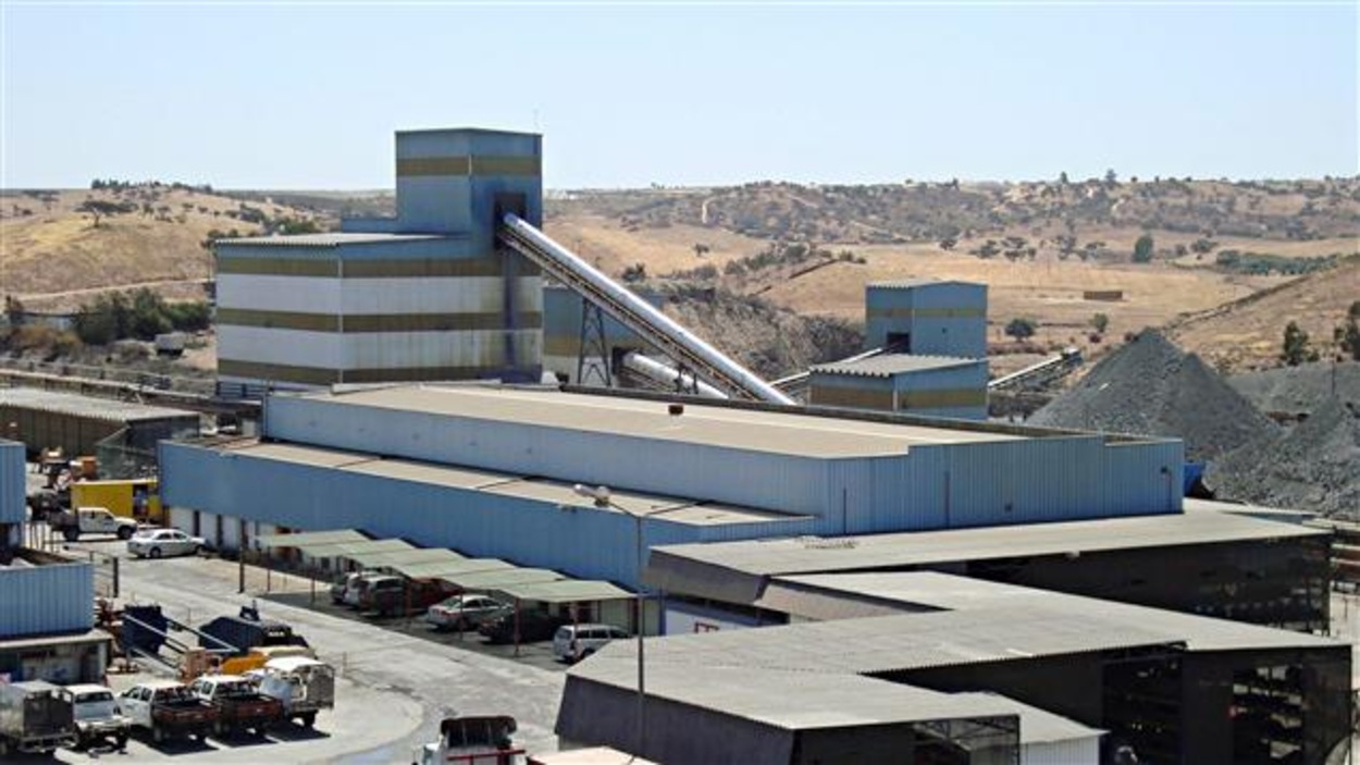 Barrick Gold offre 7,3 G$ pour acquérir Equinox Minerals | Radio-Canada