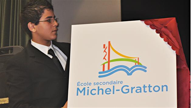 Cérémonie à l'école Michel-Gratton | Radio-Canada