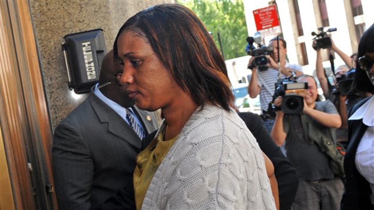 Affaire DSK : la femme de chambre comparaît à Manhattan | Radio-Canada