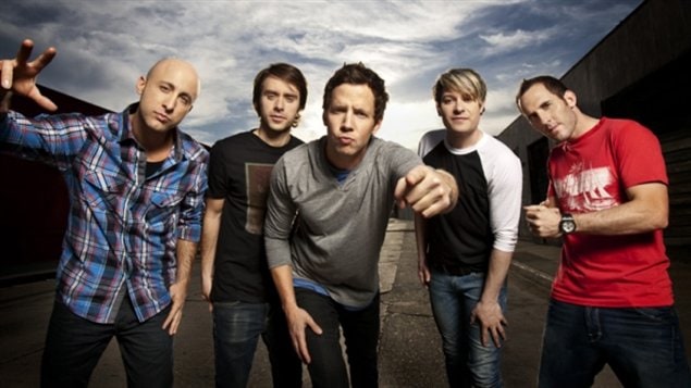 Un livre pour célébrer les 10 ans de Simple Plan | Radio-Canada