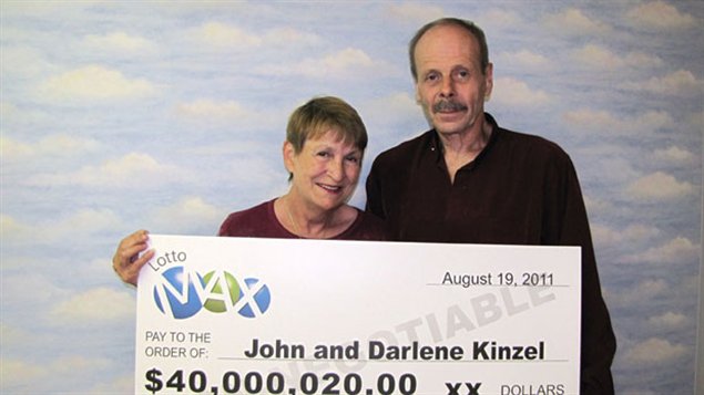 40 millions à la loterie pour un couple saskatchewanais | Radio-Canada
