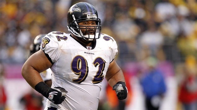 Ngata s'ancre à Baltimore | Radio-Canada