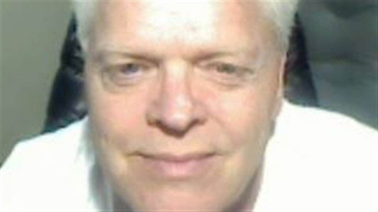 Un homme accusé de menaces contre Jean Charest | Radio-Canada