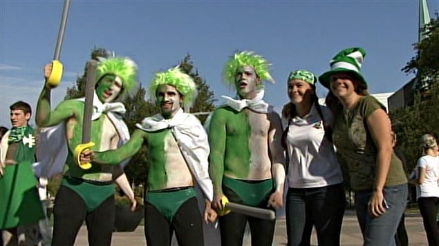 Les Franco-Ontariens célèbrent leur langue et leur drapeau | Radio-Canada