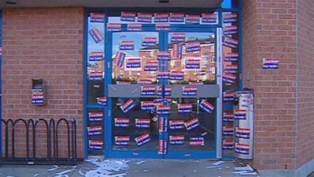 Manifestation devant le bureau de la Commission de la construction ...