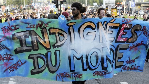 Les indignés manifestent sur les cinq continents | Radio-Canada